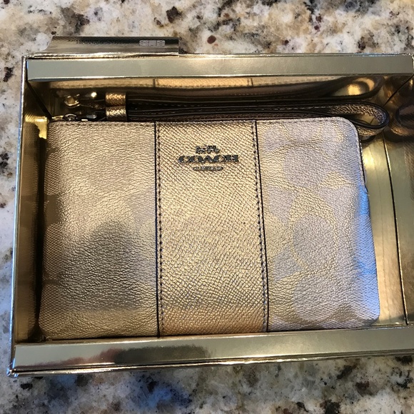 Coach | Bags | Coach Wristlet In Beautiful Platinum With Gift Box ...